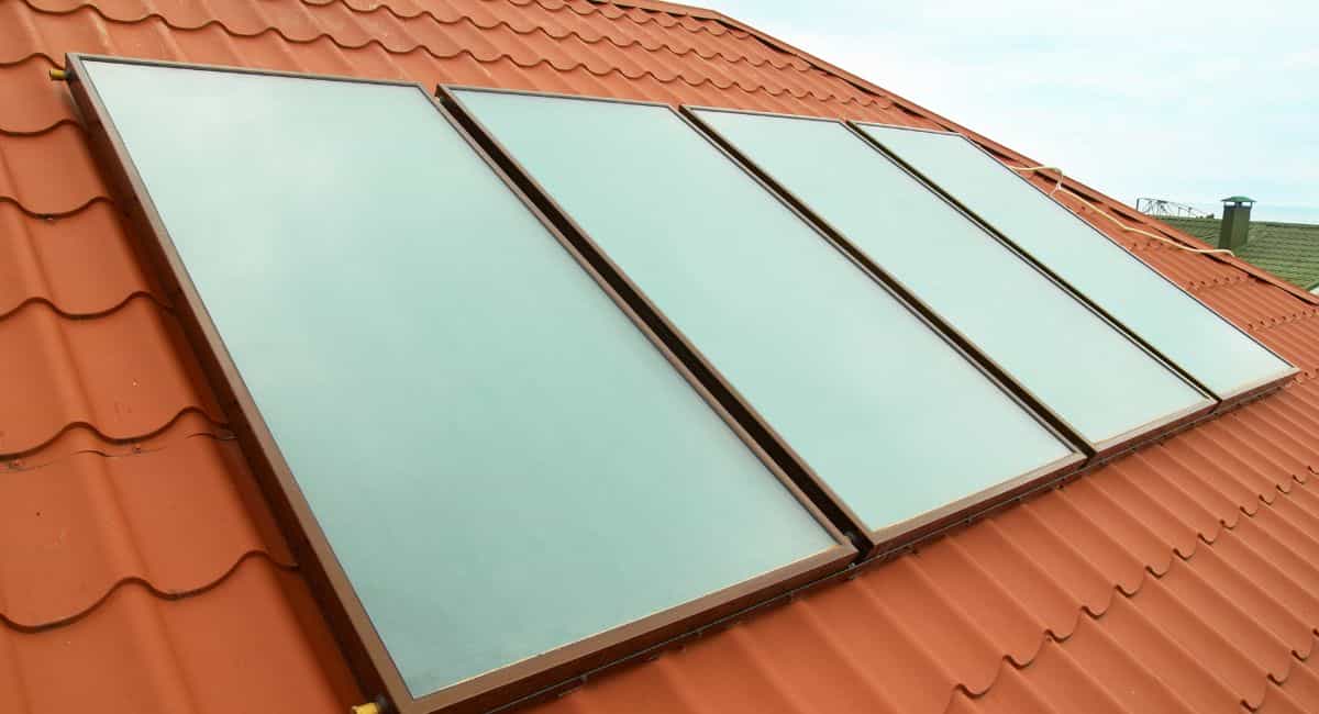 Panneaux solaires thermiques 2025 : Fonctionnement, Prix, Avantages